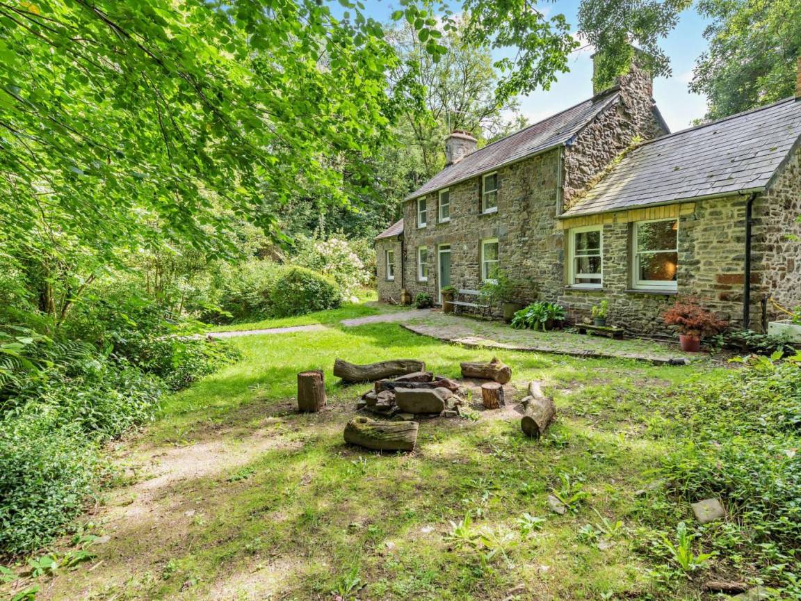 Cottage ∙ 3 Bedrooms ∙ 6 Guests - Lampeter
