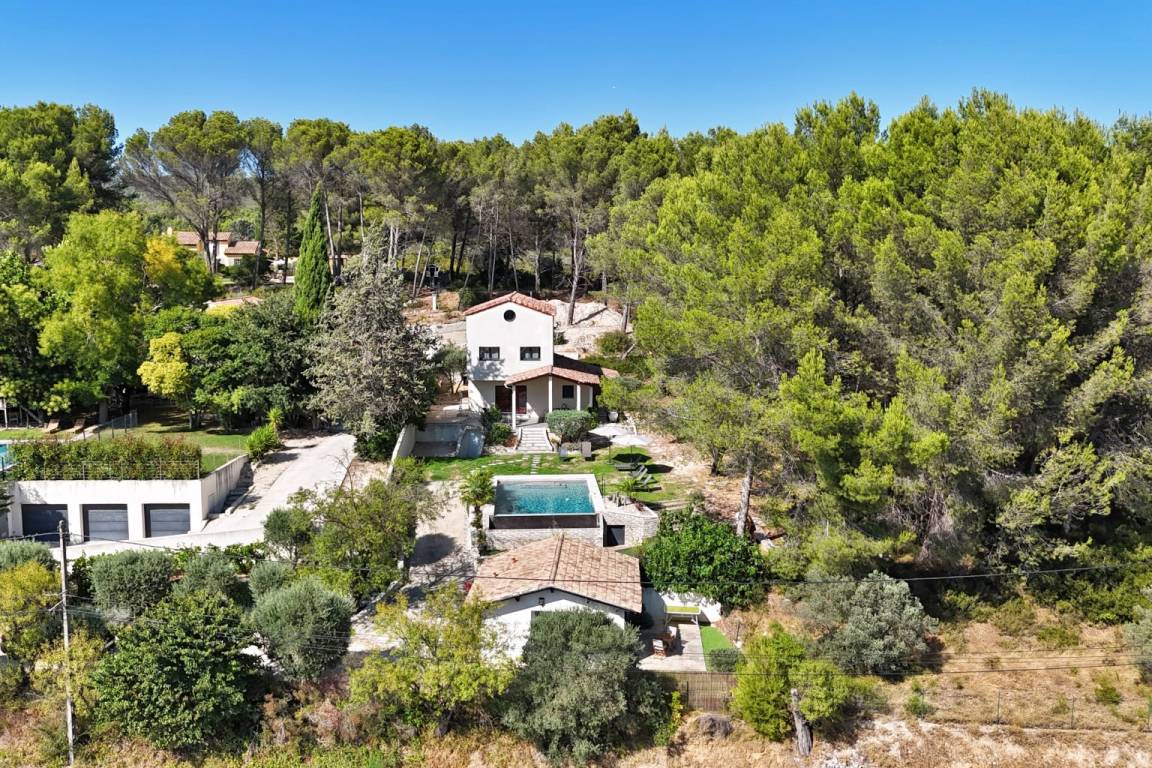 192 M² Talo ∙ 5 Makuuhuonetta ∙ 10 Vierasta - Éguilles