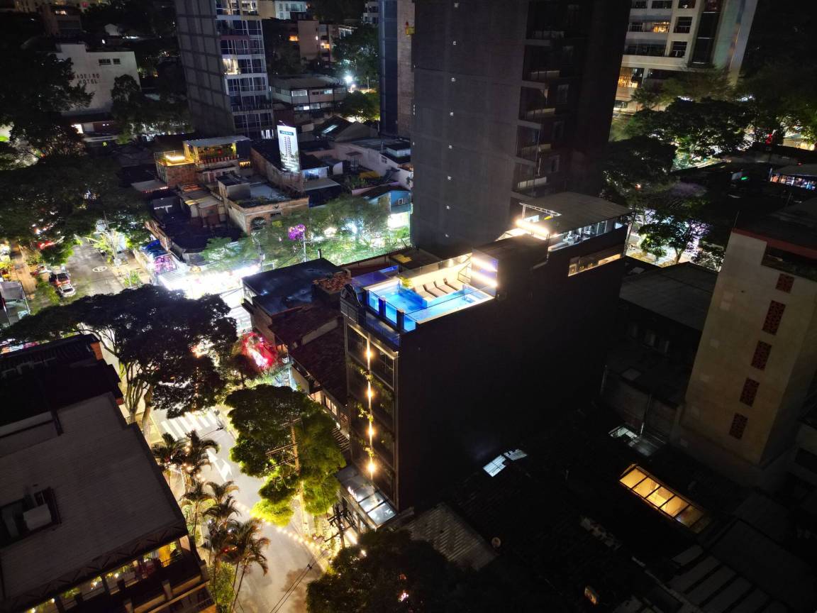 1300 M² Villa ∙ 23 Bedrooms ∙ 1 Guest - Medellín