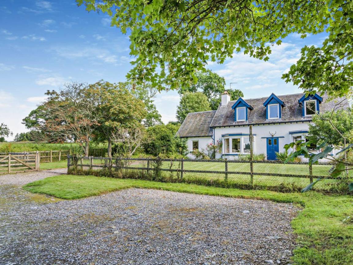 Cottage ∙ 5 Bedrooms ∙ 8 Guests - Dunkeld