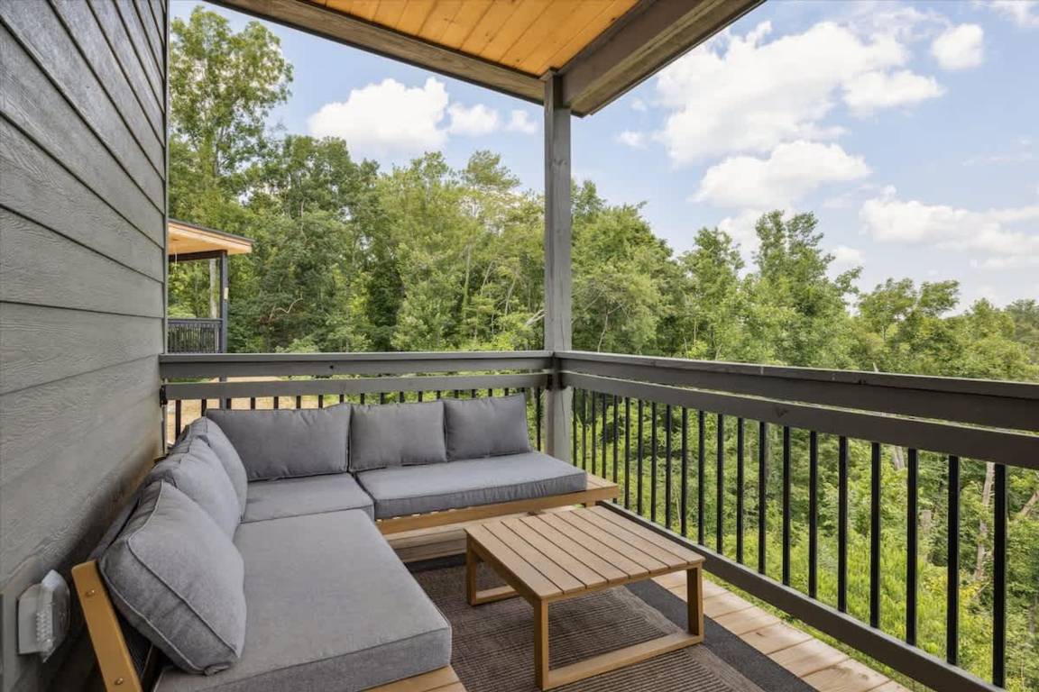 Apartment ∙ 4 Bedrooms ∙ 12 Guests - Pigeon Forge, TN