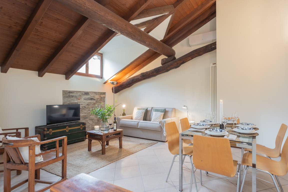 80 M² Apartamento ∙ 2 Habitaciones ∙ 4 Huéspedes - Como