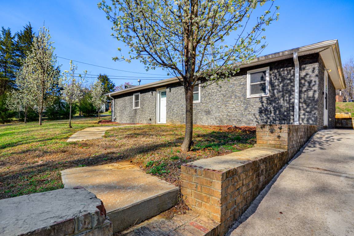 113 M² House ∙ 2 Bedrooms ∙ 4 Guests - Lexington, NC