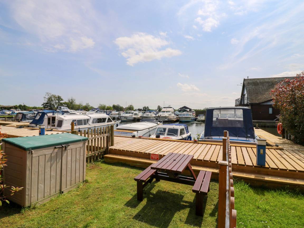 Cottage ∙ 2 Bedrooms ∙ 4 Guests - Wroxham
