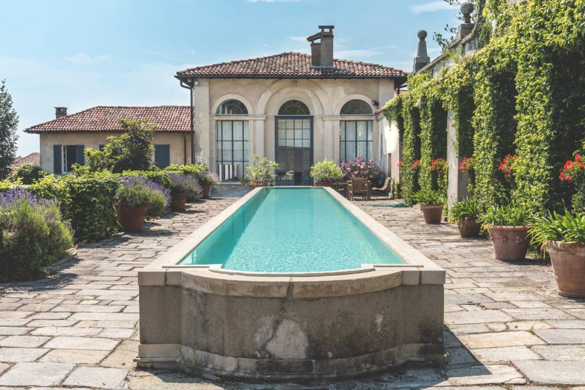 450 M² Villa ∙ 4 Bedrooms ∙ 8 Guests - Varese