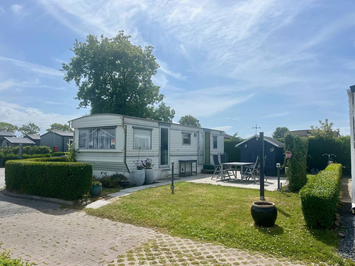 35 M² Chalet ∙ 2 Bedrooms ∙ 4 Guests - Oostkapelle