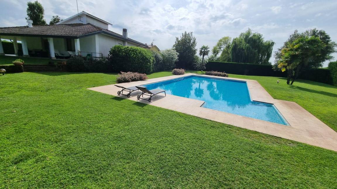 Villa ∙ 3 Bedrooms ∙ 6 Guests - Adria