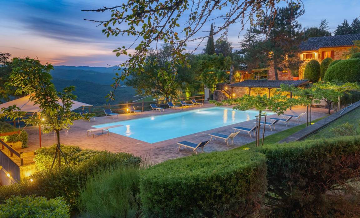 500 M² Villa ∙ 9 Bedrooms ∙ 23 Guests - Todi