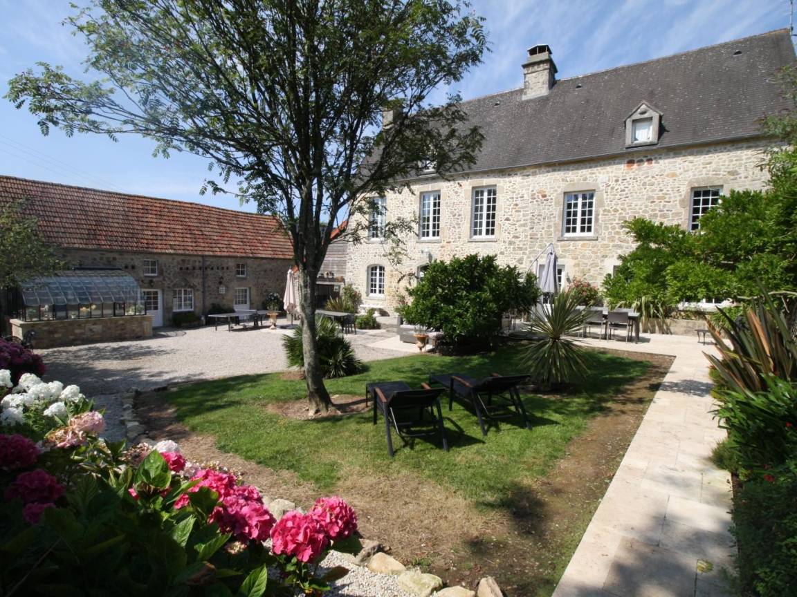 552 M² Gîte ∙ 21 Bedrooms ∙ 55 Guests - Manche