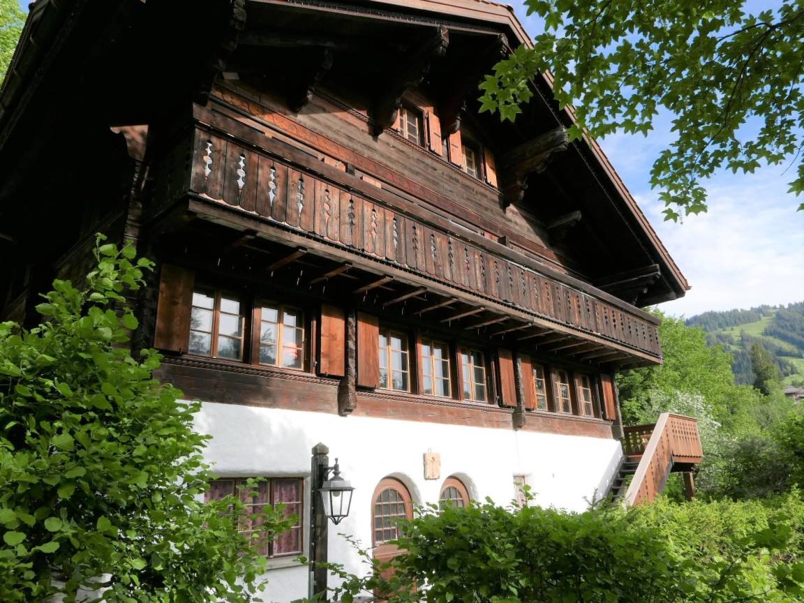 Ferienwohnung ∙ 7 Schlafzimmer ∙ 9 Gäste - Gstaad