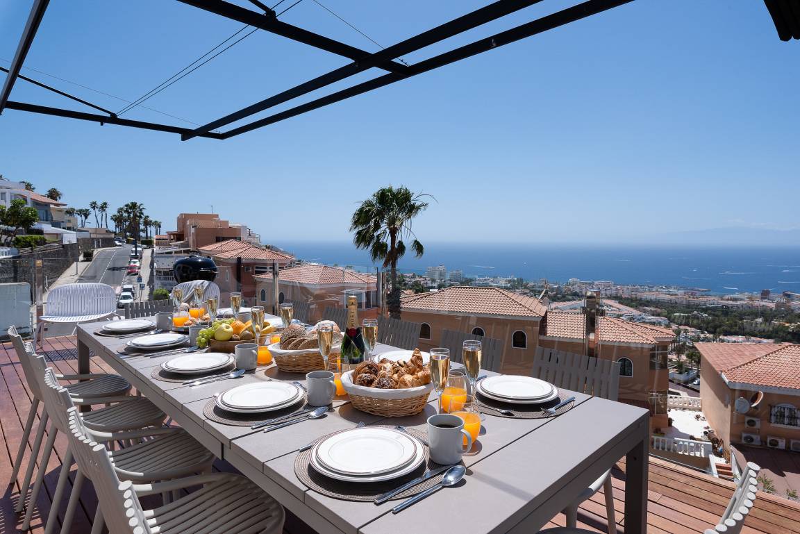 314 M² Villa ∙ 5 Bedrooms ∙ 10 Guests - Los Cristianos