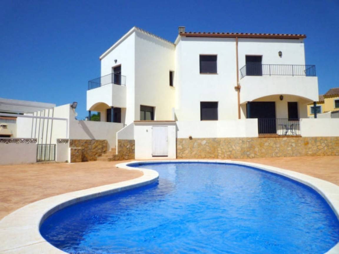 90 M² House ∙ 3 Bedrooms ∙ 8 Guests - L'Escala