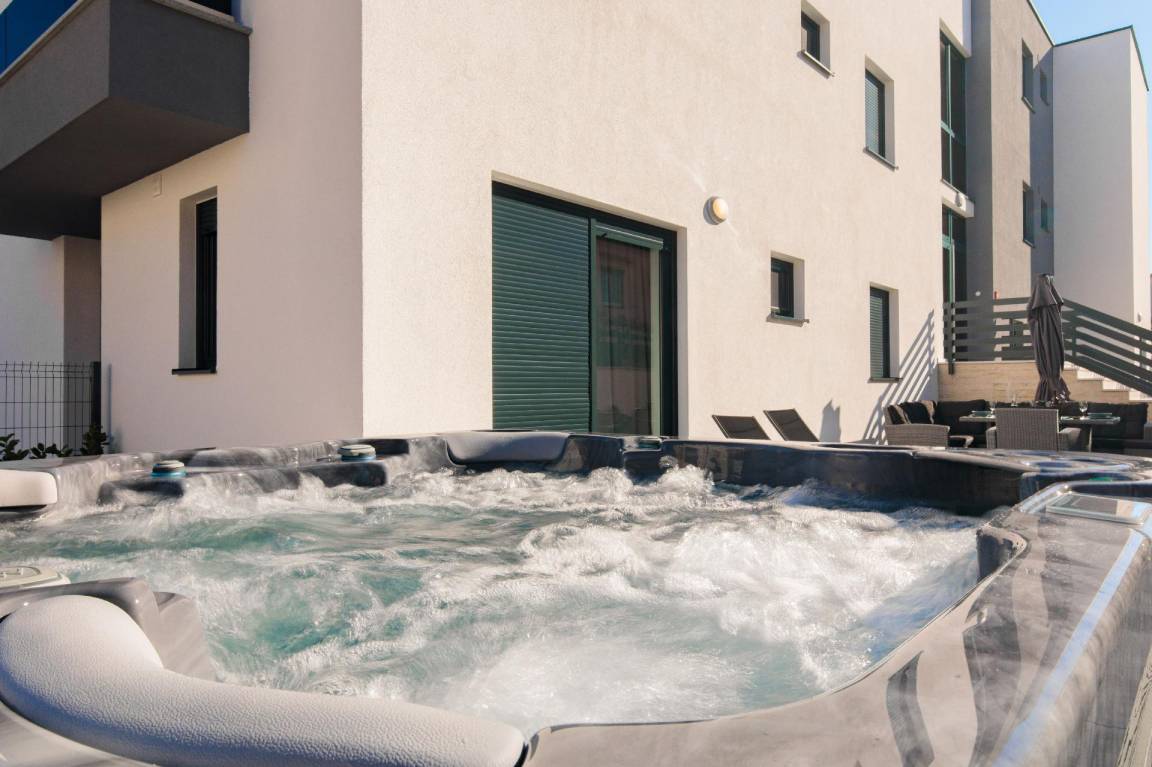 155 M² Apartment ∙ 3 Bedrooms ∙ 10 Guests - Krk