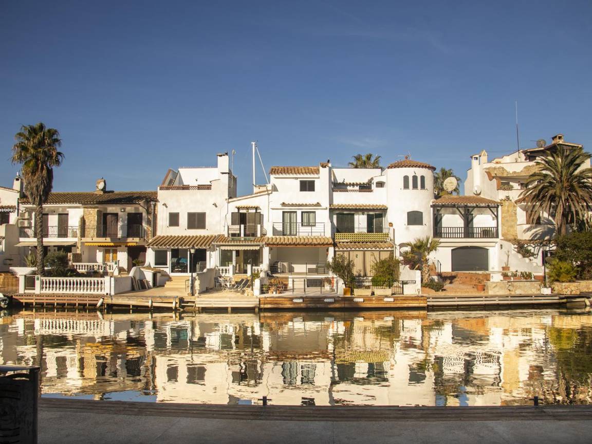 62 M² Ferienhaus ∙ 2 Schlafzimmer ∙ 4 Gäste - Empuriabrava