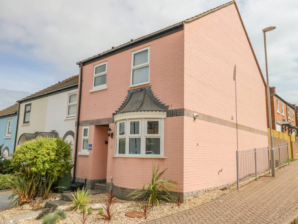 Cottage ∙ 3 Bedrooms ∙ 5 Guests - Weymouth Pier