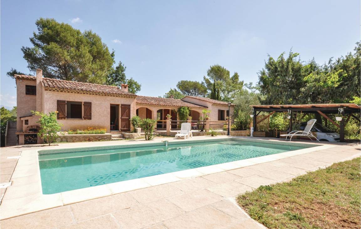 130 M² Maison De Vacances ∙ 3 Chambres ∙ 7 Personnes - Fayence