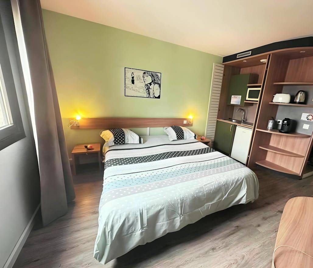 22 M² Appartement ∙ 2 Slaapkamers ∙ 2 Gasten - Aubervilliers