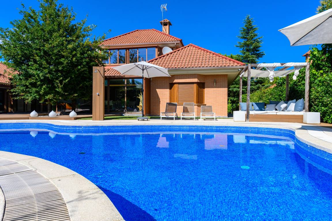 350 M² Casa ∙ 5 Habitaciones ∙ 7 Huéspedes - Boadilla del Monte