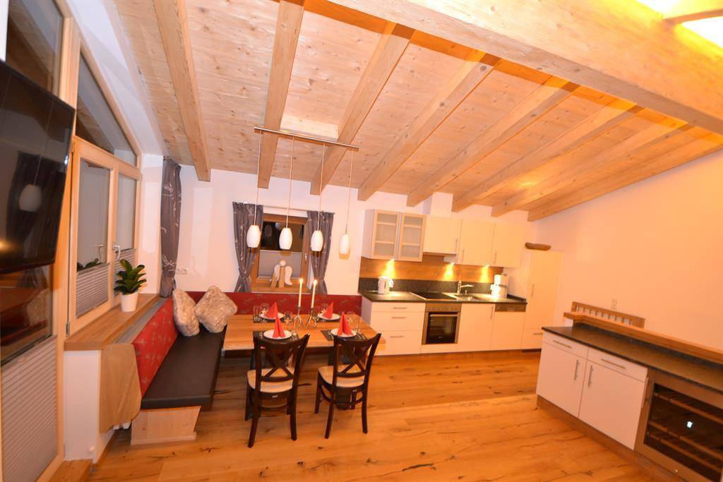 100 M² Cabin ∙ 4 Bedrooms ∙ 7 Guests - Kaltenbach