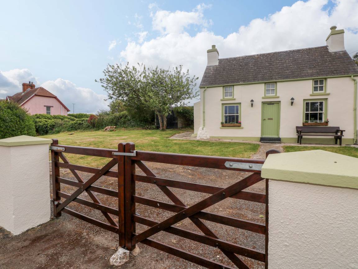 Cottage ∙ 2 Bedrooms ∙ 4 Guests - Little Haven