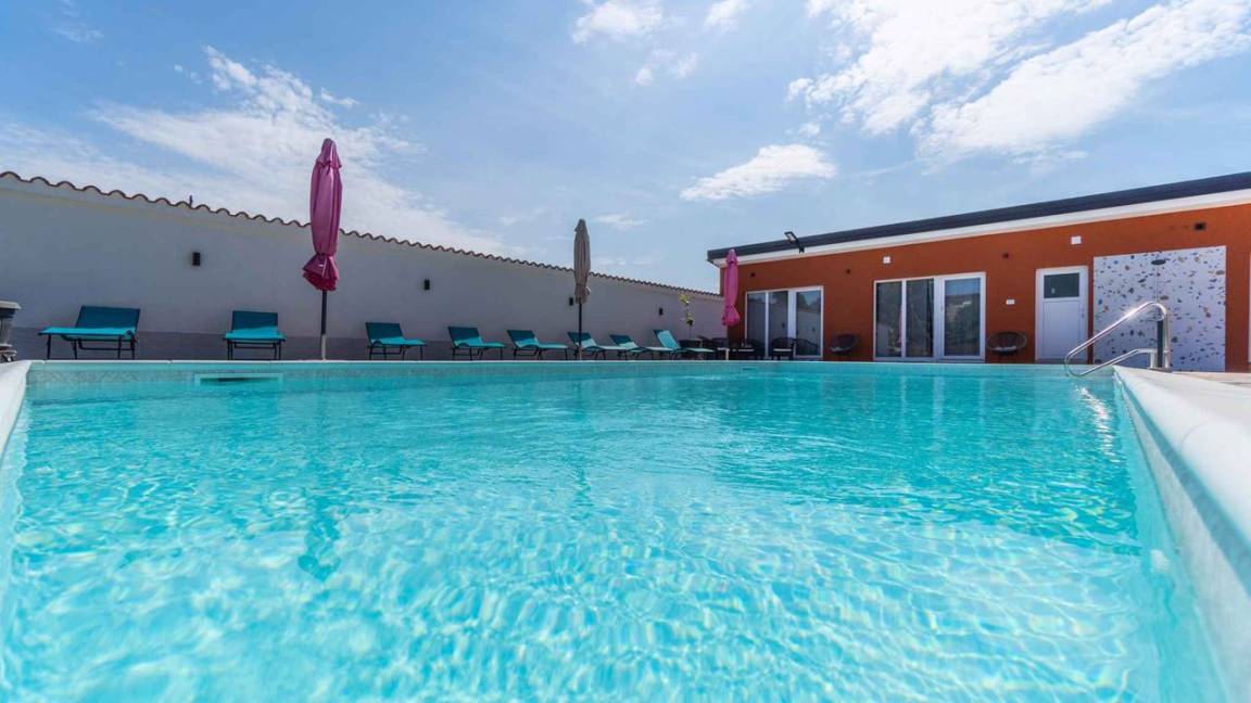 70 M² Apartment ∙ 2 Bedrooms ∙ 5 Guests - Pula