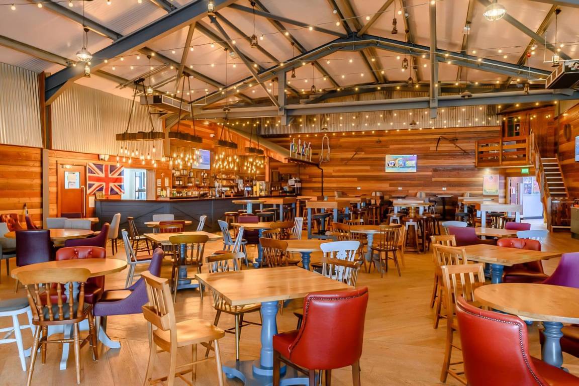 Chalet ∙ 4 Bedrooms ∙ 8 Guests - Sutton on Sea