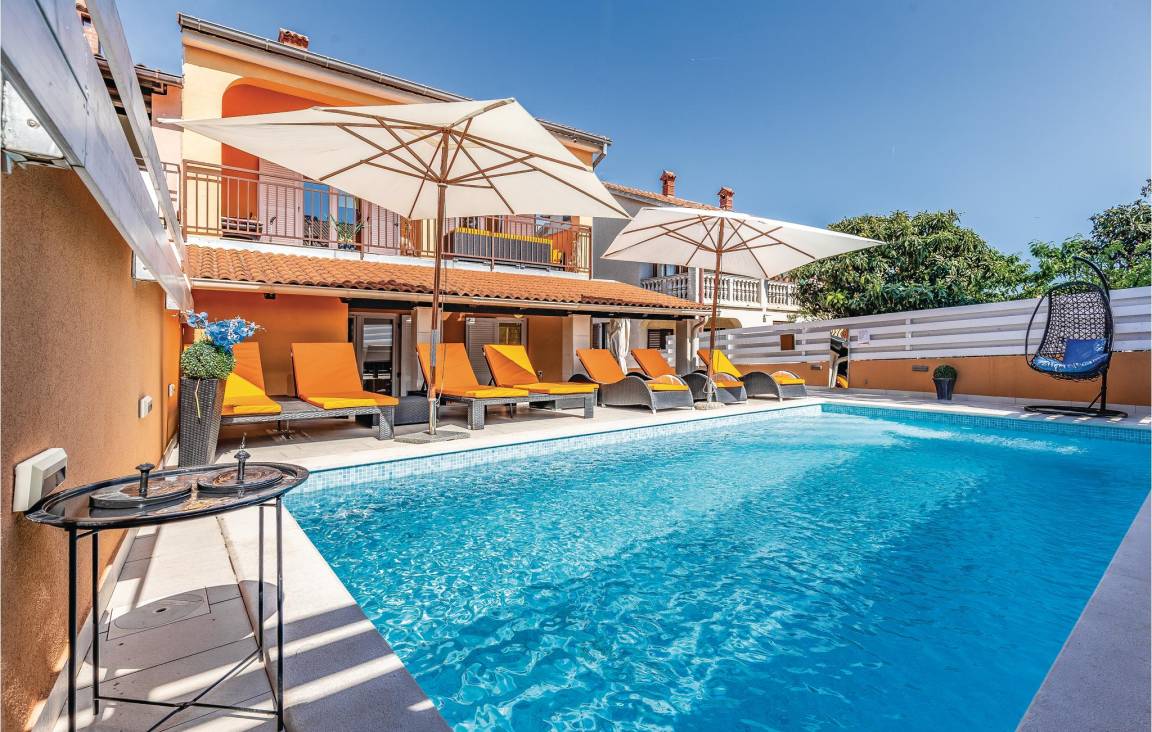 310 M² Ferienhaus ∙ 4 Schlafzimmer ∙ 10 Gäste - Pula