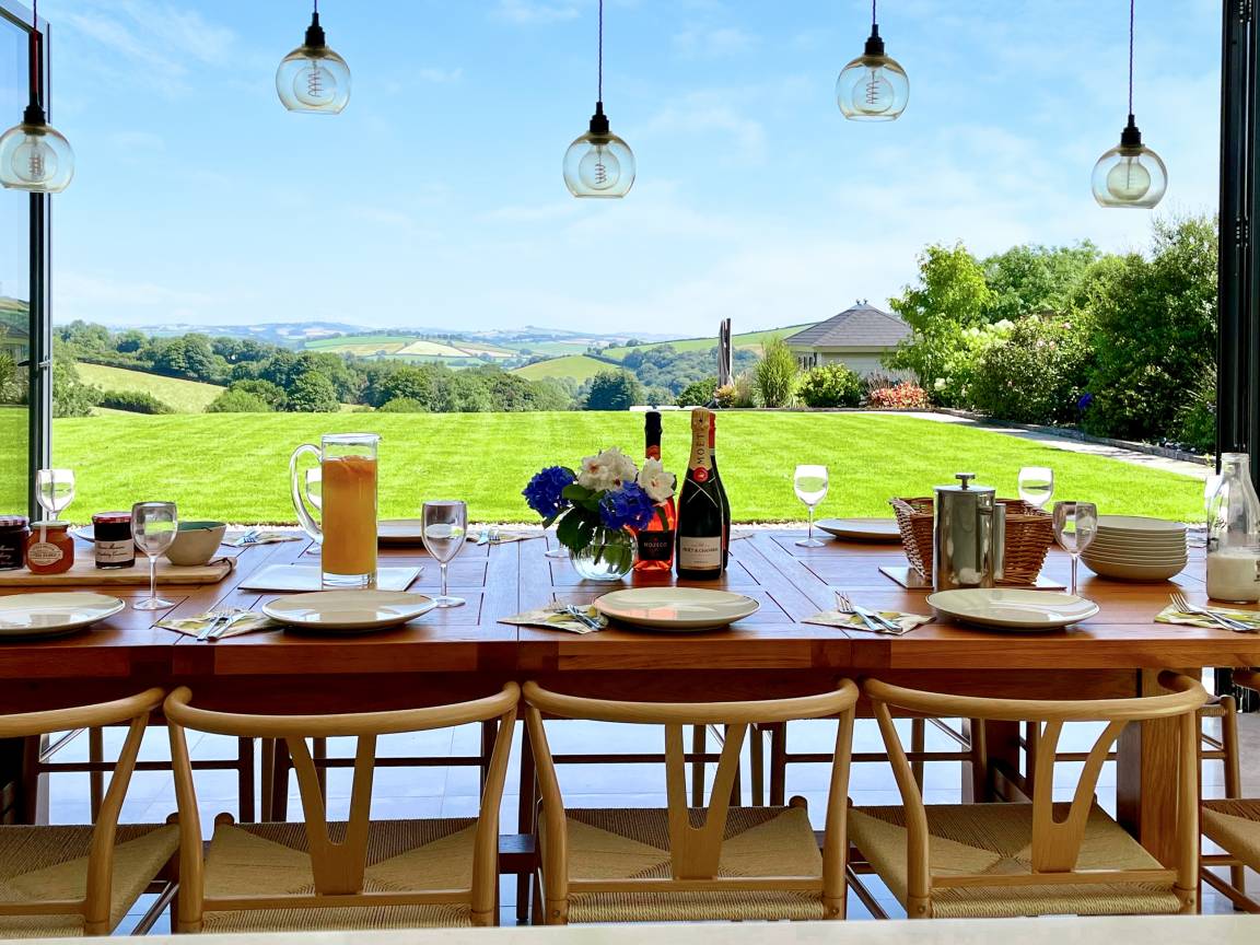 Cottage ∙ 6 Bedrooms ∙ 13 Guests - Totnes