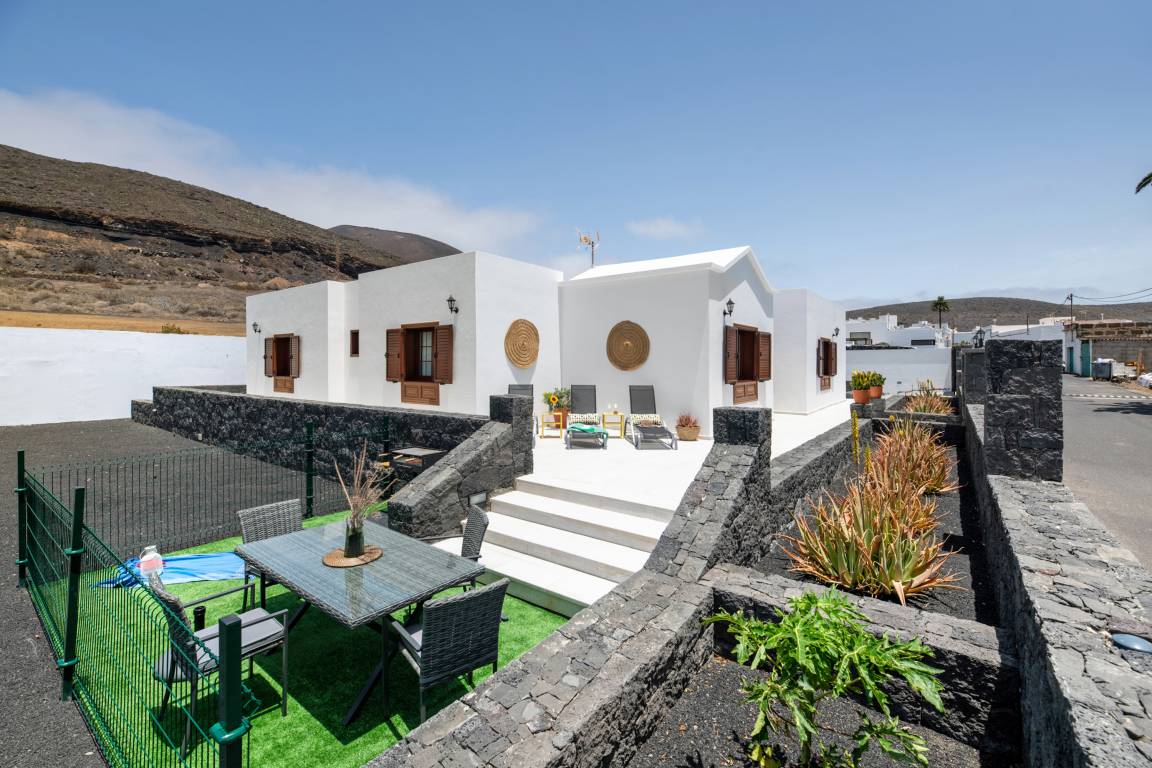 180 M² Ferienhaus ∙ 3 Schlafzimmer ∙ 5 Gäste - La Graciosa