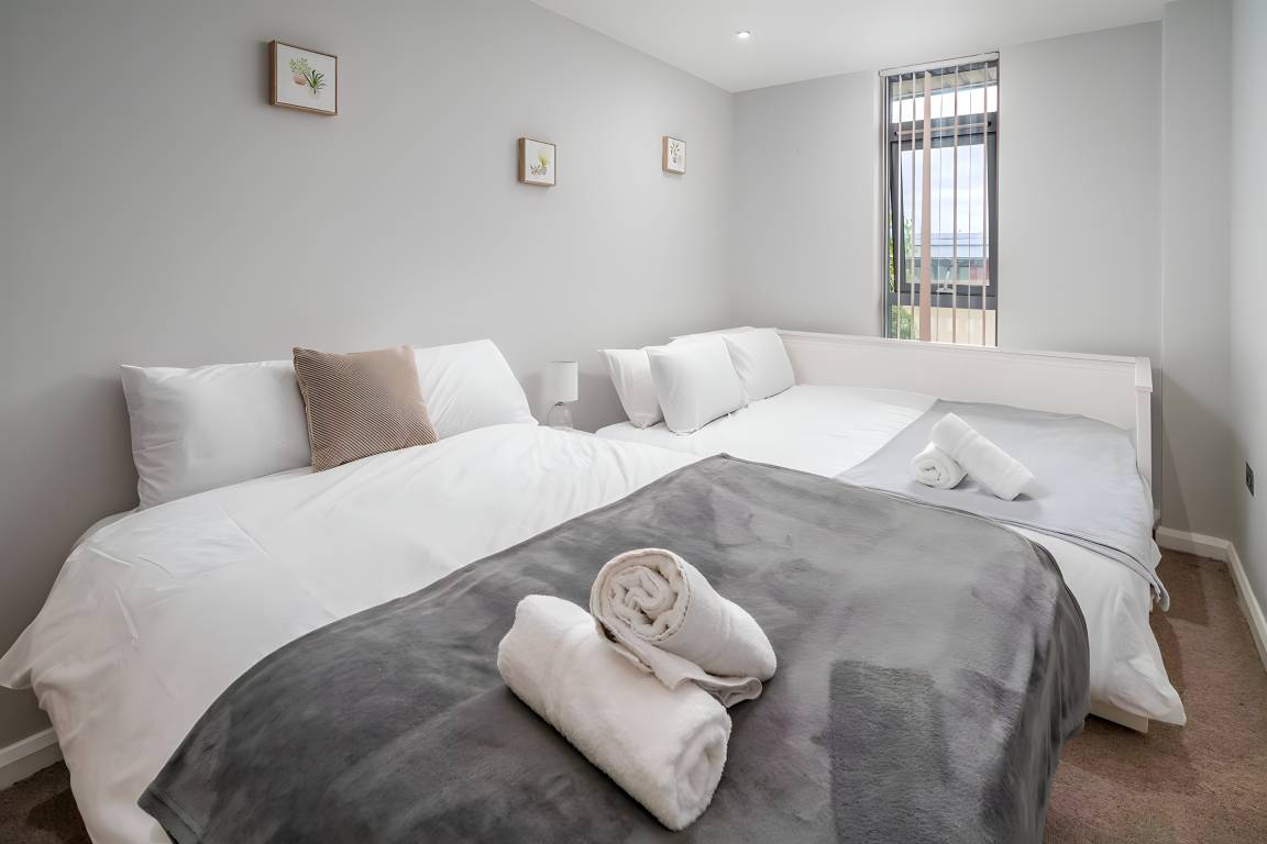 82 M² Apartment ∙ 2 Bedrooms ∙ 6 Guests - St Albans