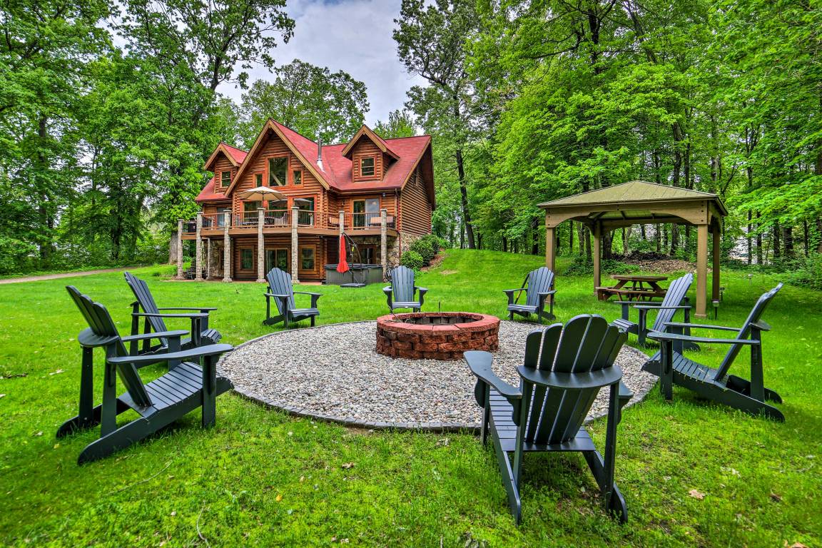 312 M² House ∙ 5 Bedrooms ∙ 11 Guests - Jackson, MI