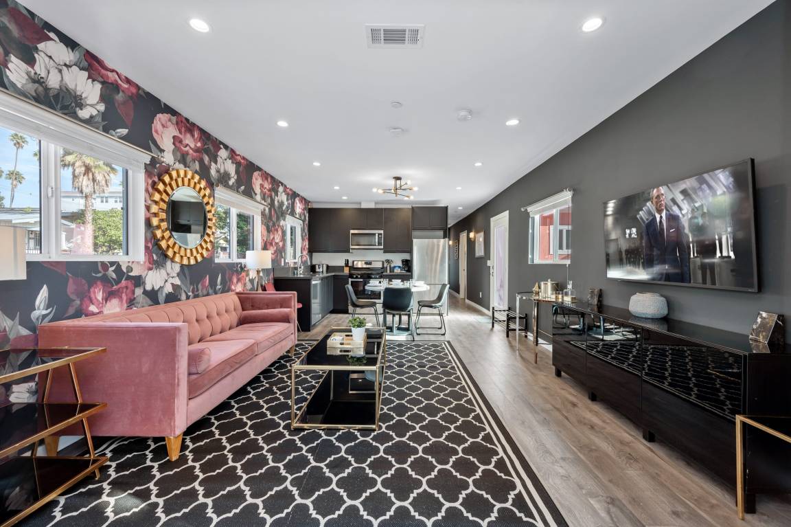 407 M² Hotel ∙ 2 Bedrooms ∙ 4 Guests - Los Angeles, CA