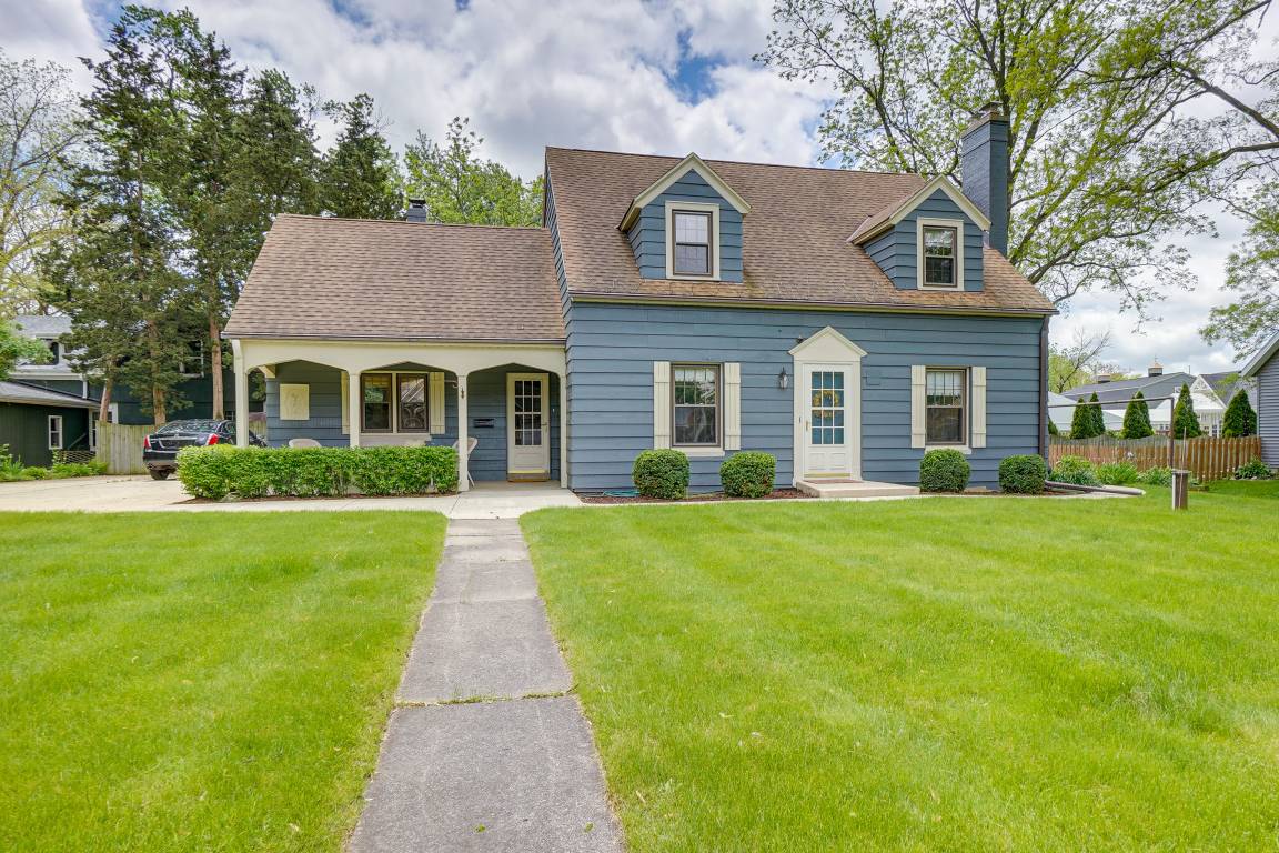 167 M² House ∙ 4 Bedrooms ∙ 6 Guests - Grafton, WI