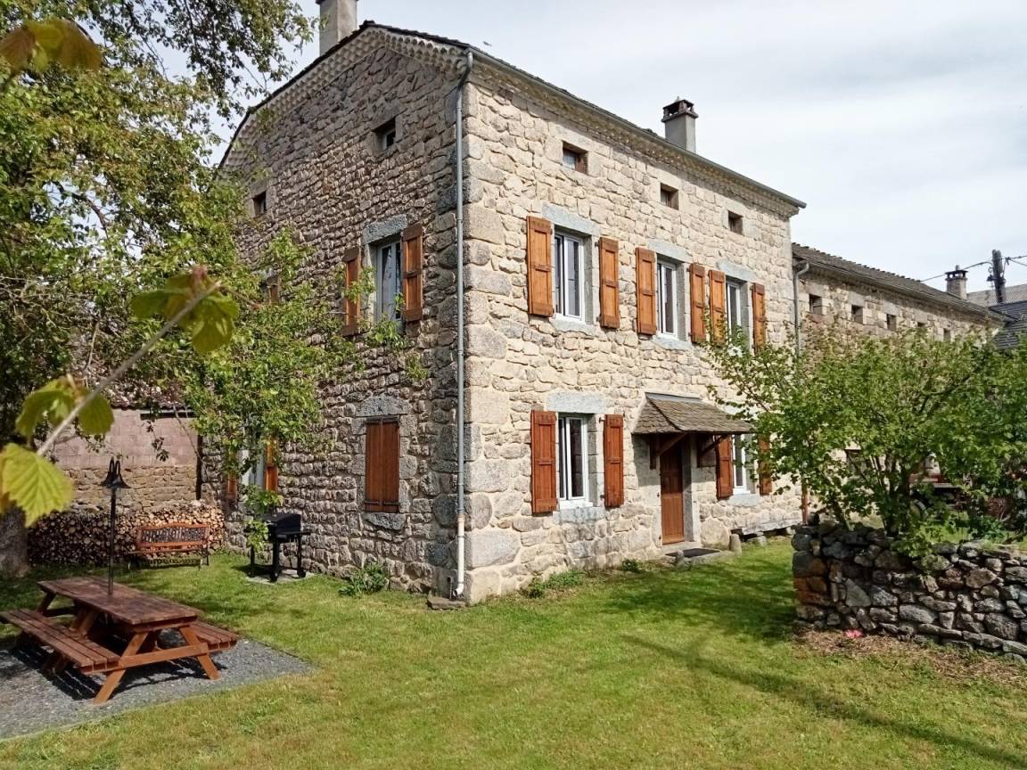 210 M² Gîte ∙ 4 Chambres ∙ 12 Personnes - Lozère
