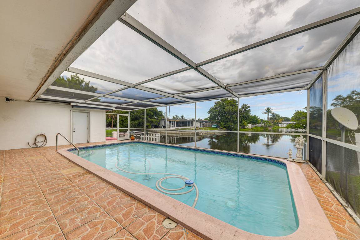 130 M² Talo ∙ 2 Makuuhuonetta ∙ 4 Vierasta - Miramar