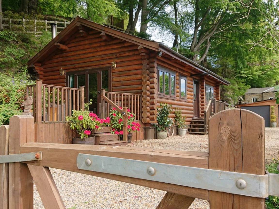 Cottage ∙ 2 Bedrooms ∙ 4 Guests - Featherstone Castle