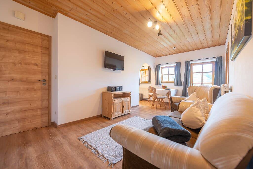 75 M² Ferienwohnung ∙ 2 Schlafzimmer ∙ 4 Gäste - Neureichenau