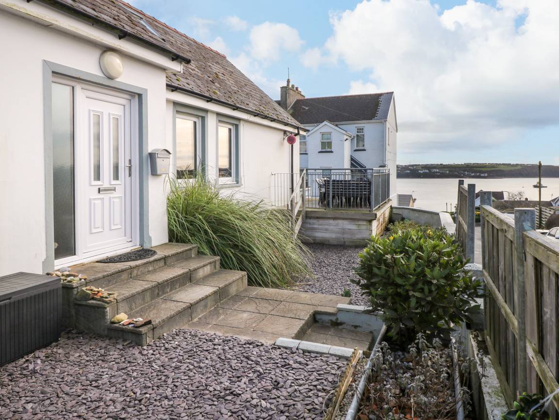 Cottage ∙ 4 Bedrooms ∙ 8 Guests - Barafundle Bay