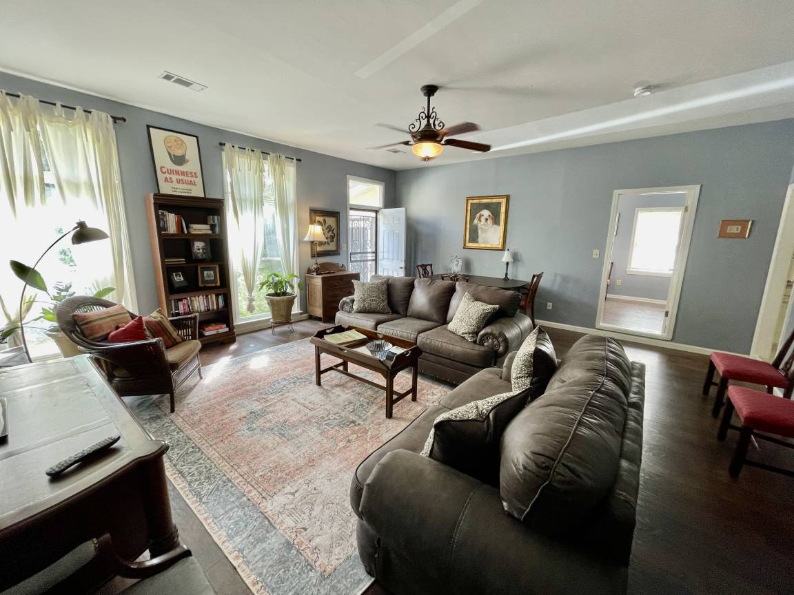 Cottage ∙ 2 Bedrooms ∙ 6 Guests - Alabama