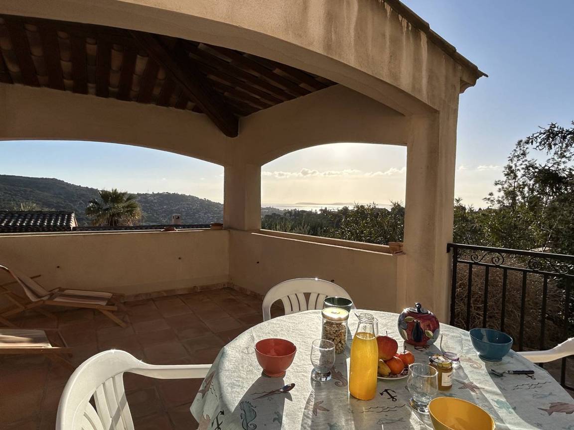 90 M² House ∙ 3 Bedrooms ∙ 8 Guests - Hyères