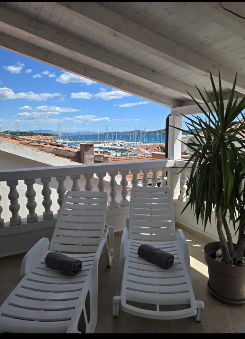 100 M² Ferienhaus ∙ 2 Schlafzimmer ∙ 4 Gäste - Vodice