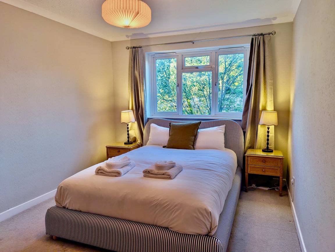 Apartment ∙ 2 Bedrooms ∙ 4 Guests - Epsom