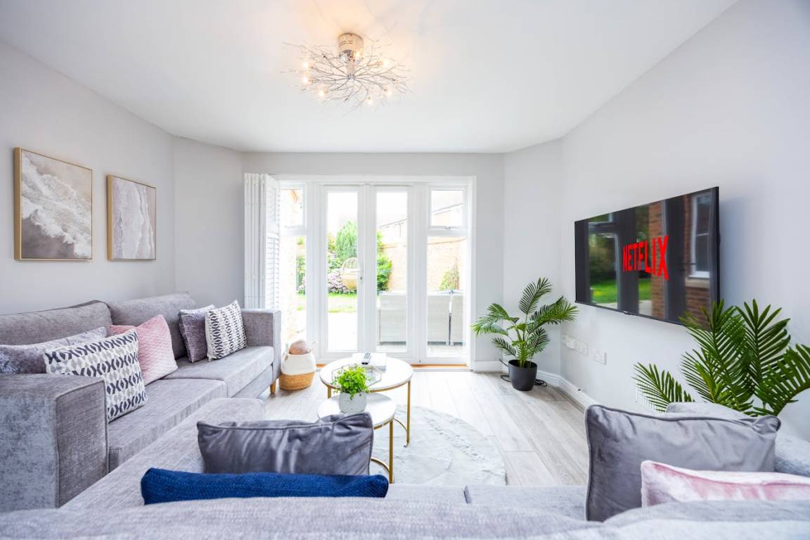 96 M² House ∙ 5 Bedrooms ∙ 11 Guests - Sittingbourne