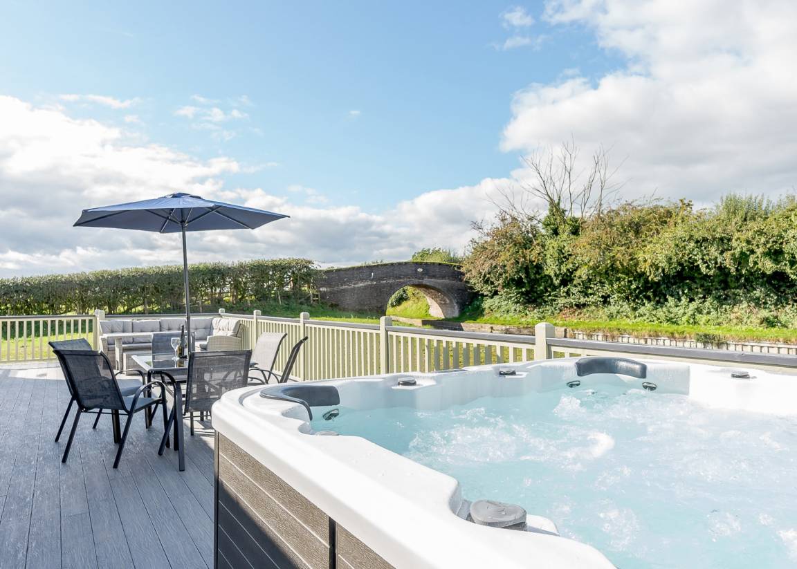 Chalet ∙ 2 Bedrooms ∙ 4 Guests - Cheshire