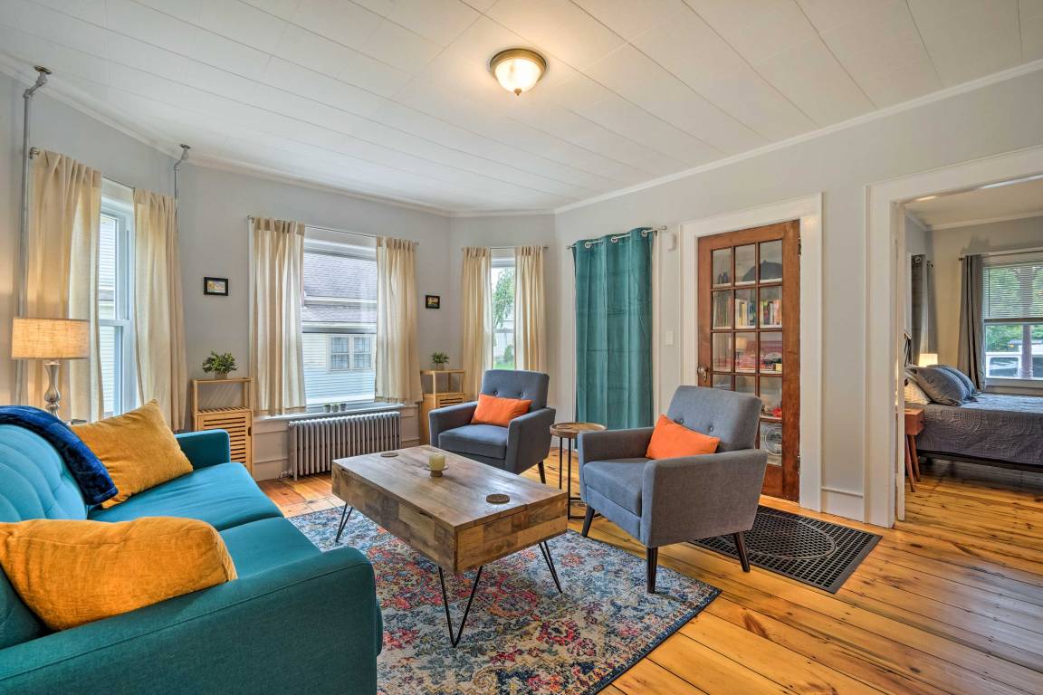 102 M² Apartment ∙ 2 Bedrooms ∙ 4 Guests - Keene, NH