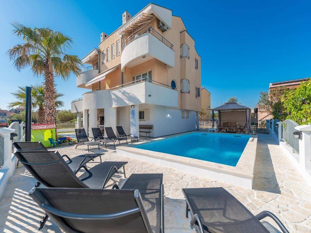 180 M² Villa ∙ 4 Bedrooms ∙ 10 Guests - Privlaka
