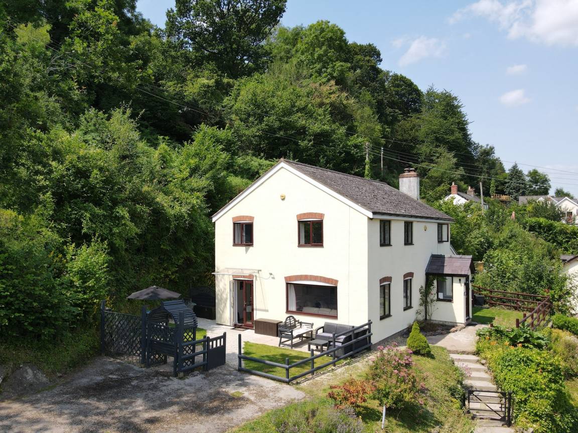 Cottage ∙ 4 Bedrooms ∙ 8 Guests - Symonds Yat