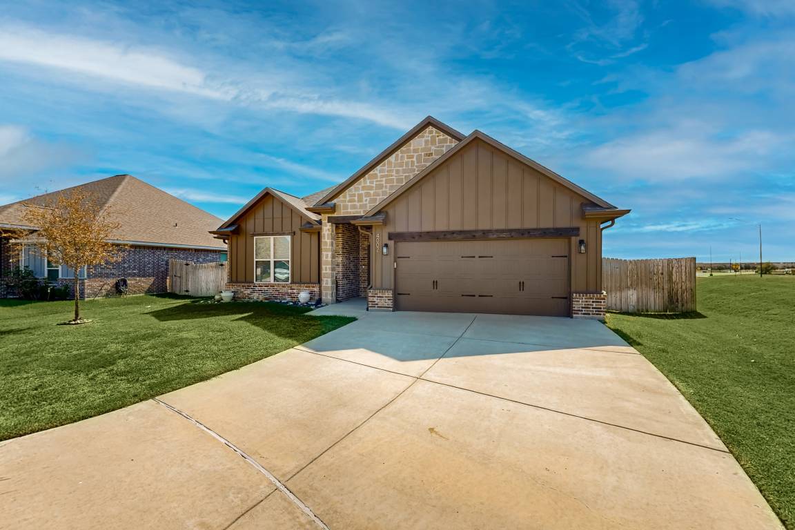 171 M² House ∙ 3 Bedrooms ∙ 7 Guests - College Station, TX