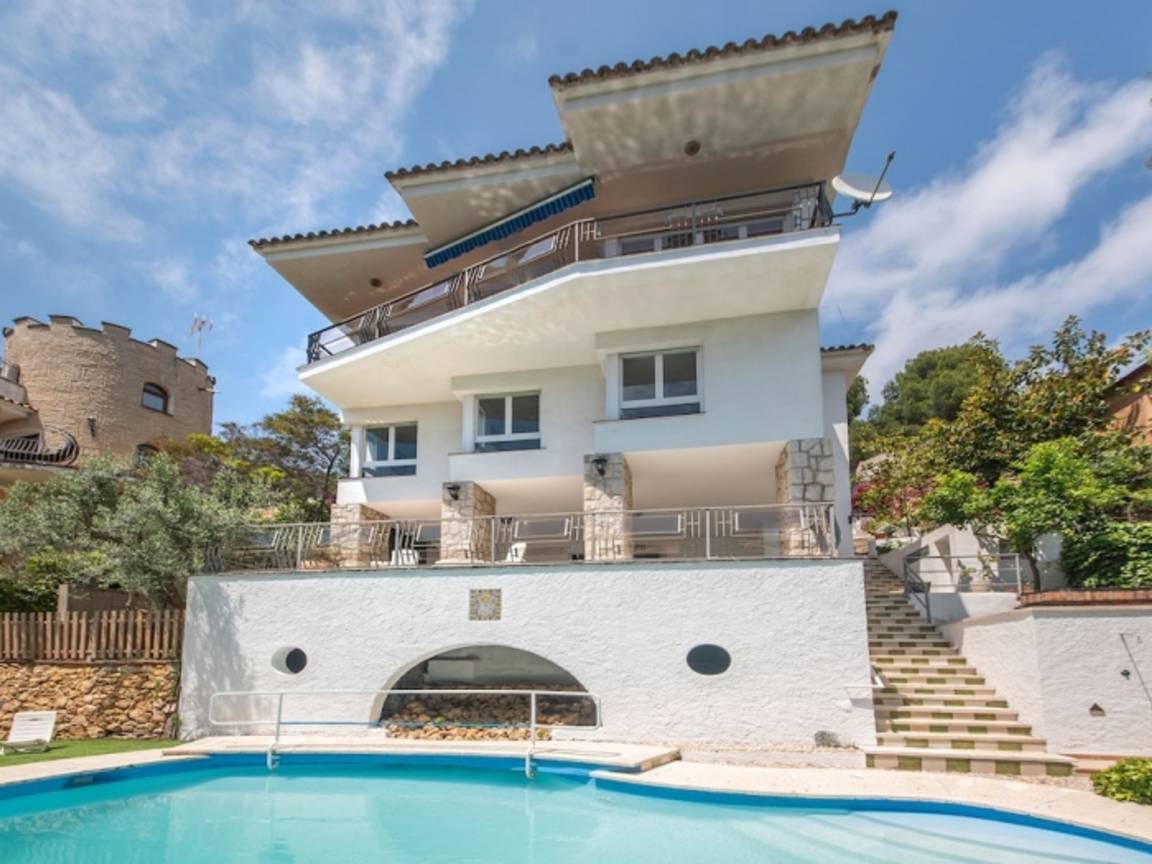 300 M² Casa ∙ 4 Habitaciones ∙ 8 Huéspedes - Tarragona, España