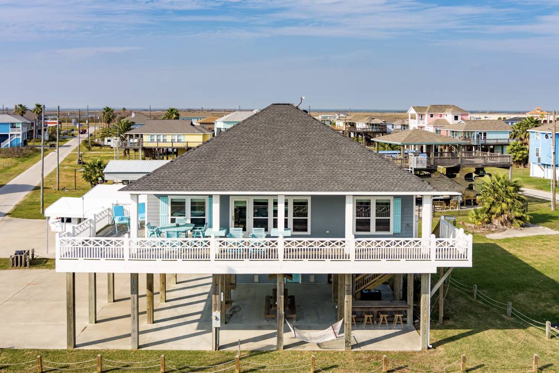 House ∙ 3 Bedrooms ∙ 10 Guests - Crystal Beach, TX